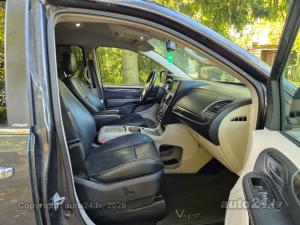 Pelēks Lancia Voyager 2012 Tallina, ar dzinēja tilpumu 2.80 L un nobraukumu 319 tūkst. km par 4999 €, foto 10 vietnē AUTOMOTO.COM.LV