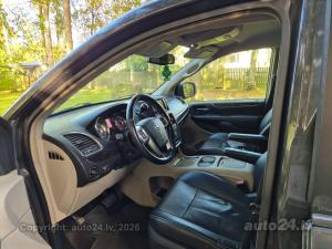 Pelēks Lancia Voyager 2012 Tallina, ar dzinēja tilpumu 2.80 L un nobraukumu 319 tūkst. km par 4999 €, foto 11 vietnē AUTOMOTO.COM.LV