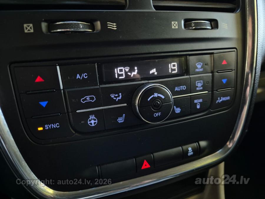 Pelēks Lancia Voyager 2012 Tallina, ar dzinēja tilpumu 2.80 L un nobraukumu 319 tūkst. km par 4999 €, foto 14 vietnē AUTOMOTO.COM.LV