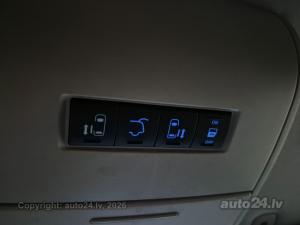 Pelēks Lancia Voyager 2012 Tallina, ar dzinēja tilpumu 2.80 L un nobraukumu 319 tūkst. km par 4999 €, foto 18 vietnē AUTOMOTO.COM.LV