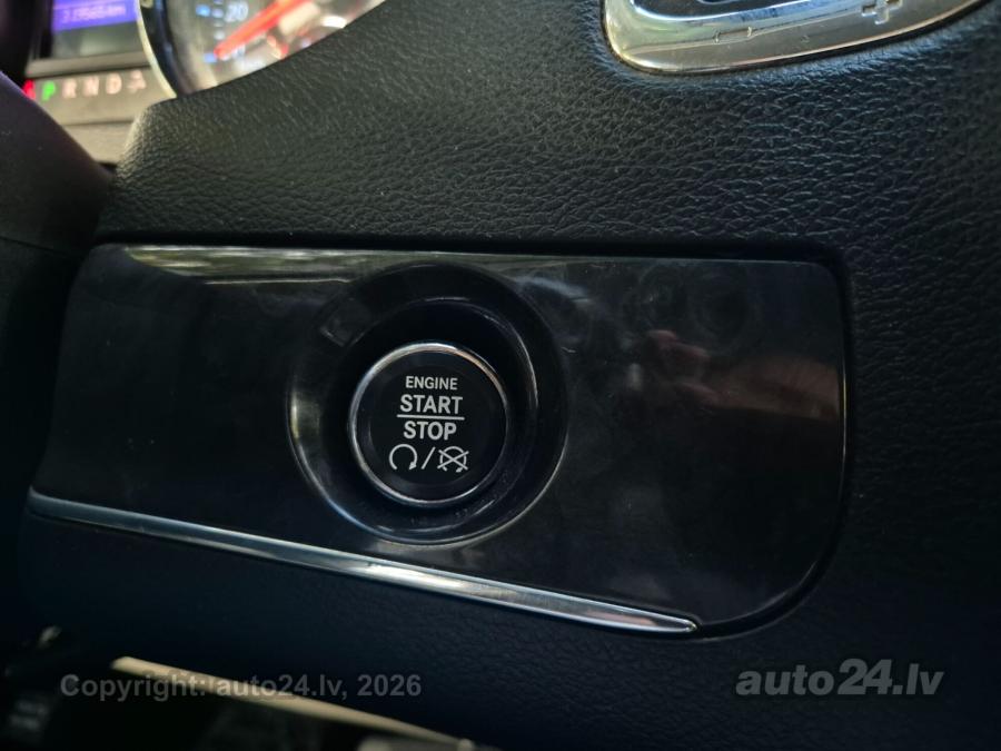 Pelēks Lancia Voyager 2012 Tallina, ar dzinēja tilpumu 2.80 L un nobraukumu 319 tūkst. km par 4999 €, foto 19 vietnē AUTOMOTO.COM.LV