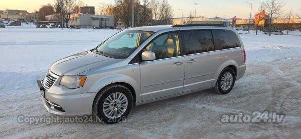 Pelēks Lancia Voyager 2013 Tartu, ar dzinēja tilpumu 2.80 L un nobraukumu 252 tūkst. km par 8700 €, foto 1 vietnē AUTOMOTO.COM.LV