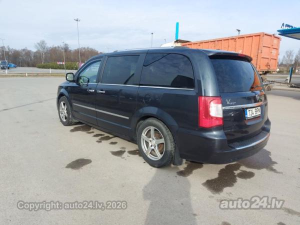 Grey Lancia Voyager 2013 in Tallinn, with an engine capacity of 2.80 L and mileage of 270 thousand km for 6500 €, photo 3 on AUTOMOTO.COM.LV