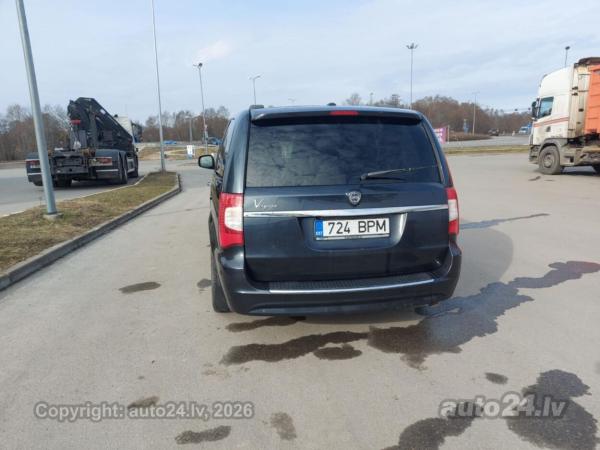 Grey Lancia Voyager 2013 in Tallinn, with an engine capacity of 2.80 L and mileage of 270 thousand km for 6500 €, photo 4 on AUTOMOTO.COM.LV
