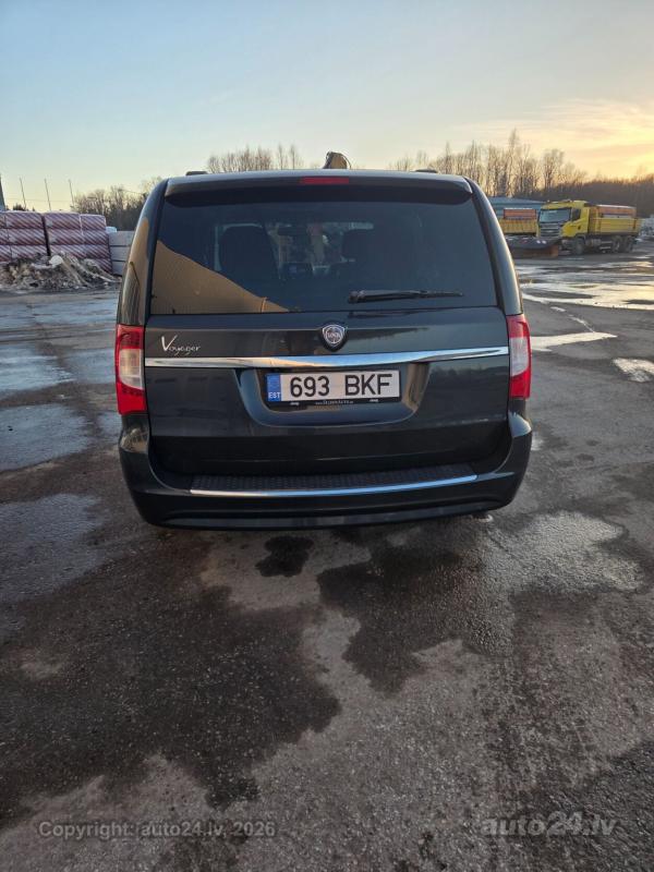 Pelēks Lancia Voyager 2013 Jegeva, ar dzinēja tilpumu 2.80 L un nobraukumu 84 tūkst. km par 12500 €, foto 2 vietnē AUTOMOTO.COM.LV