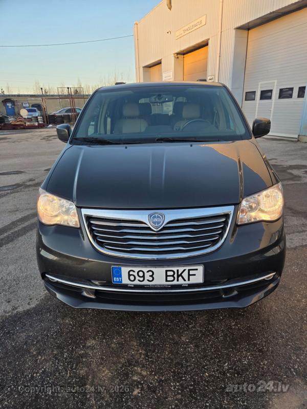 Pelēks Lancia Voyager 2013 Jegeva, ar dzinēja tilpumu 2.80 L un nobraukumu 84 tūkst. km par 12500 €, foto 3 vietnē AUTOMOTO.COM.LV