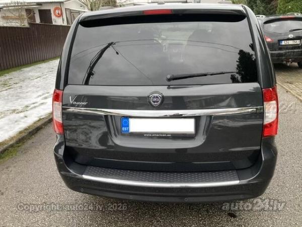 Grey Lancia Voyager 2013 in Tallinn, with an engine capacity of 2.80 L and mileage of 192 thousand km for 10400 €, photo 2 on AUTOMOTO.COM.LV