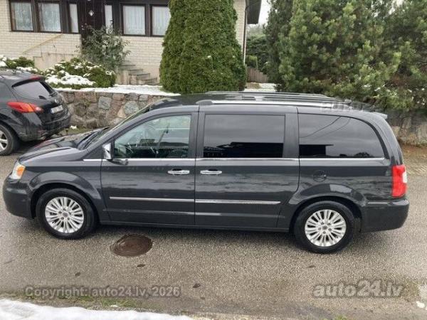 Grey Lancia Voyager 2013 in Tallinn, with an engine capacity of 2.80 L and mileage of 192 thousand km for 10400 €, photo 4 on AUTOMOTO.COM.LV