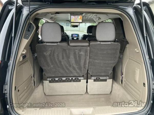 Pelēks Lancia Voyager 2013 Tallina, ar dzinēja tilpumu 2.80 L un nobraukumu 192 tūkst. km par 10400 €, foto 11 vietnē AUTOMOTO.COM.LV