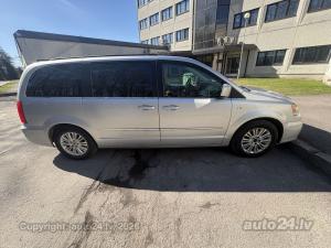 Grey Lancia Voyager 2013 in Tallinn, with an engine capacity of 2.80 L and mileage of 251 thousand km for 9500 €, photo 4 on AUTOMOTO.COM.LV