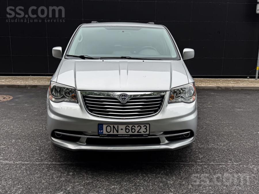 Pelēks Lancia Voyager 2013 Jelgava, ar dzinēja tilpumu 2.80 L un nobraukumu 340 tūkst. km par 6995 €, foto 3 vietnē AUTOMOTO.COM.LV