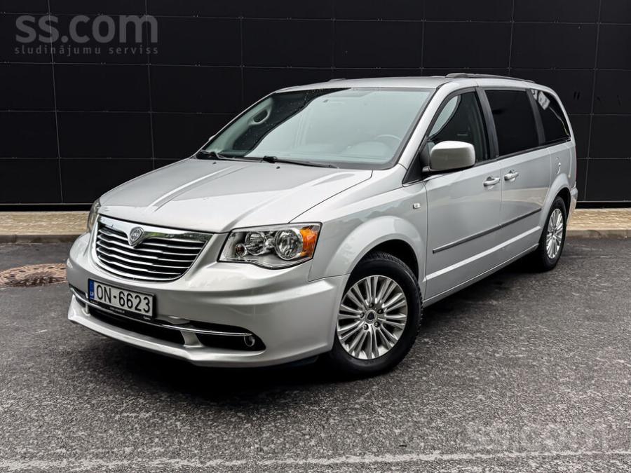 Pelēks Lancia Voyager 2013 Jelgava, ar dzinēja tilpumu 2.80 L un nobraukumu 340 tūkst. km par 6995 €, foto 4 vietnē AUTOMOTO.COM.LV