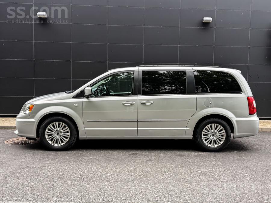 Pelēks Lancia Voyager 2013 Jelgava, ar dzinēja tilpumu 2.80 L un nobraukumu 340 tūkst. km par 6995 €, foto 5 vietnē AUTOMOTO.COM.LV