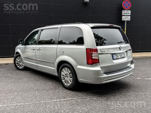 Pelēks Lancia Voyager 2013 Jelgava, ar dzinēja tilpumu 2.80 L un nobraukumu 340 tūkst. km par 6995 €, foto 6 vietnē AUTOMOTO.COM.LV