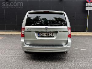 Pelēks Lancia Voyager 2013 Jelgava, ar dzinēja tilpumu 2.80 L un nobraukumu 340 tūkst. km par 6995 €, foto 7 vietnē AUTOMOTO.COM.LV