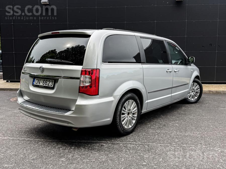 Pelēks Lancia Voyager 2013 Jelgava, ar dzinēja tilpumu 2.80 L un nobraukumu 340 tūkst. km par 6995 €, foto 8 vietnē AUTOMOTO.COM.LV