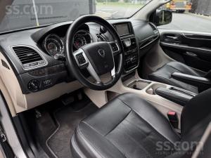 Pelēks Lancia Voyager 2013 Jelgava, ar dzinēja tilpumu 2.80 L un nobraukumu 340 tūkst. km par 6995 €, foto 10 vietnē AUTOMOTO.COM.LV