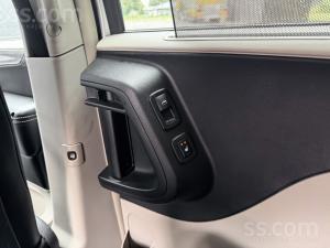 Pelēks Lancia Voyager 2013 Jelgava, ar dzinēja tilpumu 2.80 L un nobraukumu 340 tūkst. km par 6995 €, foto 11 vietnē AUTOMOTO.COM.LV