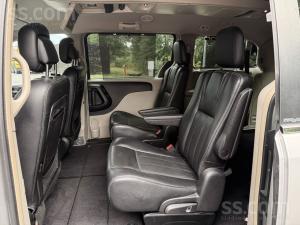 Pelēks Lancia Voyager 2013 Jelgava, ar dzinēja tilpumu 2.80 L un nobraukumu 340 tūkst. km par 6995 €, foto 12 vietnē AUTOMOTO.COM.LV