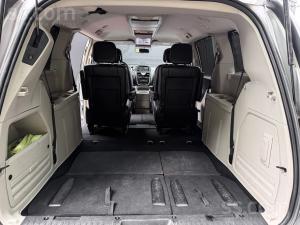Pelēks Lancia Voyager 2013 Jelgava, ar dzinēja tilpumu 2.80 L un nobraukumu 340 tūkst. km par 6995 €, foto 14 vietnē AUTOMOTO.COM.LV