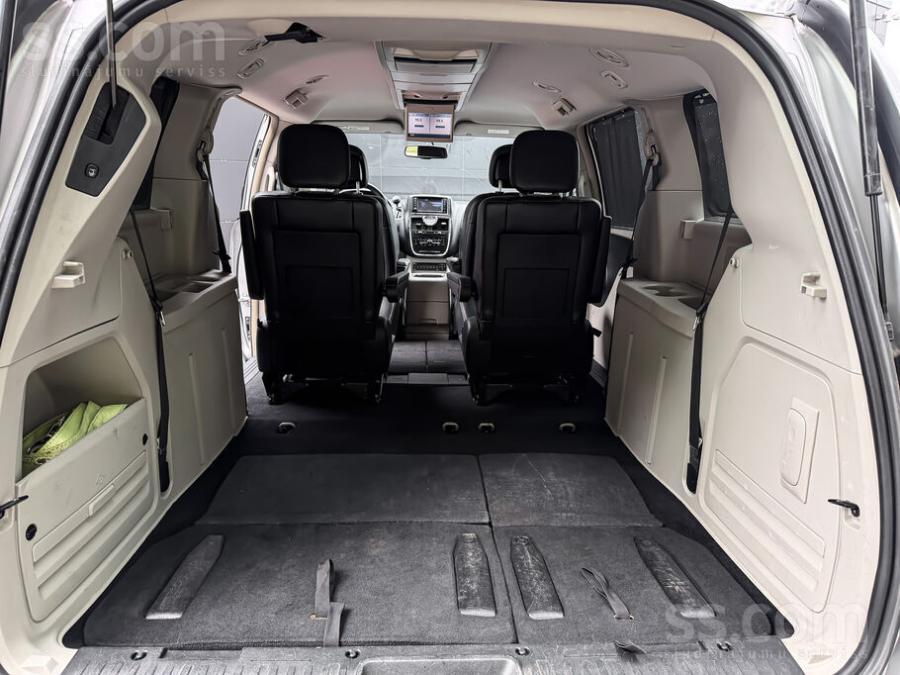 Pelēks Lancia Voyager 2013 Jelgava, ar dzinēja tilpumu 2.80 L un nobraukumu 340 tūkst. km par 6995 €, foto 14 vietnē AUTOMOTO.COM.LV