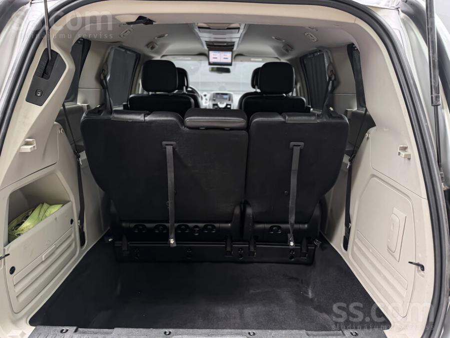Pelēks Lancia Voyager 2013 Jelgava, ar dzinēja tilpumu 2.80 L un nobraukumu 340 tūkst. km par 6995 €, foto 15 vietnē AUTOMOTO.COM.LV