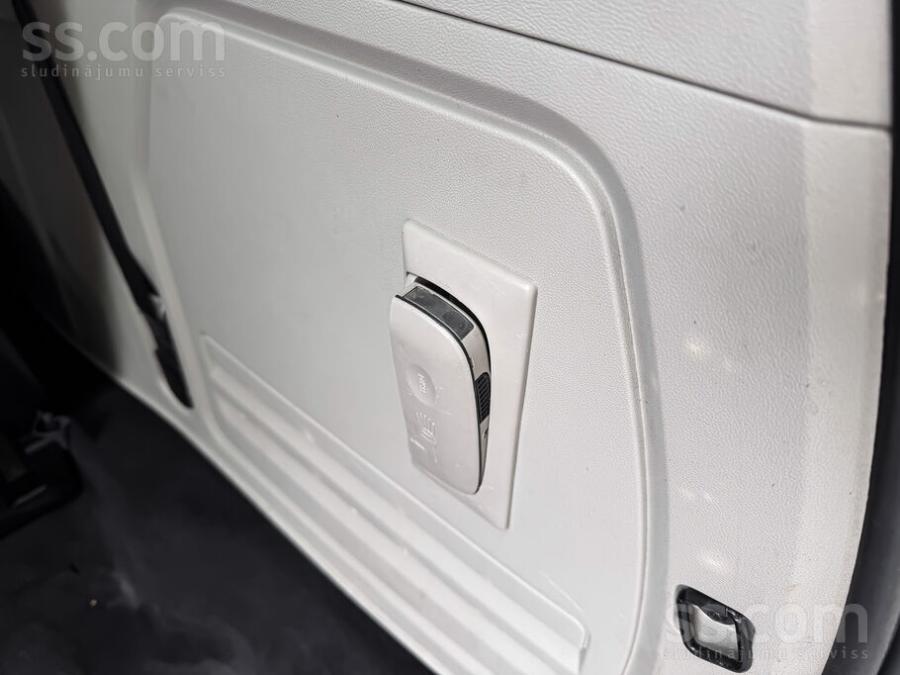 Pelēks Lancia Voyager 2013 Jelgava, ar dzinēja tilpumu 2.80 L un nobraukumu 340 tūkst. km par 6995 €, foto 16 vietnē AUTOMOTO.COM.LV
