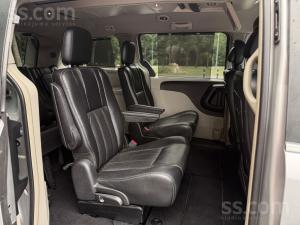 Pelēks Lancia Voyager 2013 Jelgava, ar dzinēja tilpumu 2.80 L un nobraukumu 340 tūkst. km par 6995 €, foto 17 vietnē AUTOMOTO.COM.LV