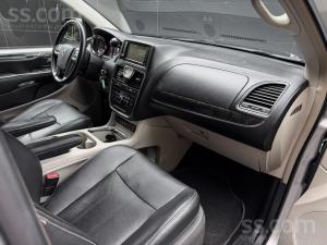 Pelēks Lancia Voyager 2013 Jelgava, ar dzinēja tilpumu 2.80 L un nobraukumu 340 tūkst. km par 6995 €, foto 18 vietnē AUTOMOTO.COM.LV