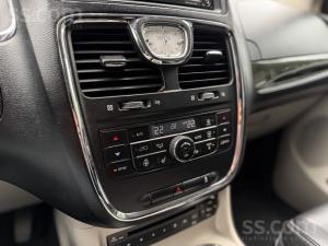 Pelēks Lancia Voyager 2013 Jelgava, ar dzinēja tilpumu 2.80 L un nobraukumu 340 tūkst. km par 6995 €, foto 19 vietnē AUTOMOTO.COM.LV