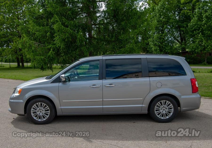 Pelēks Lancia Voyager 2013 Cēsis, ar dzinēja tilpumu 2.80 L un nobraukumu 220 tūkst. km par 10300 €, foto 4 vietnē AUTOMOTO.COM.LV