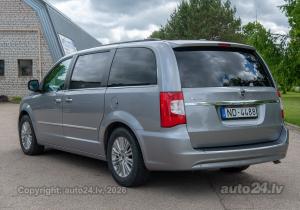 Pelēks Lancia Voyager 2013 Cēsis, ar dzinēja tilpumu 2.80 L un nobraukumu 220 tūkst. km par 10300 €, foto 5 vietnē AUTOMOTO.COM.LV
