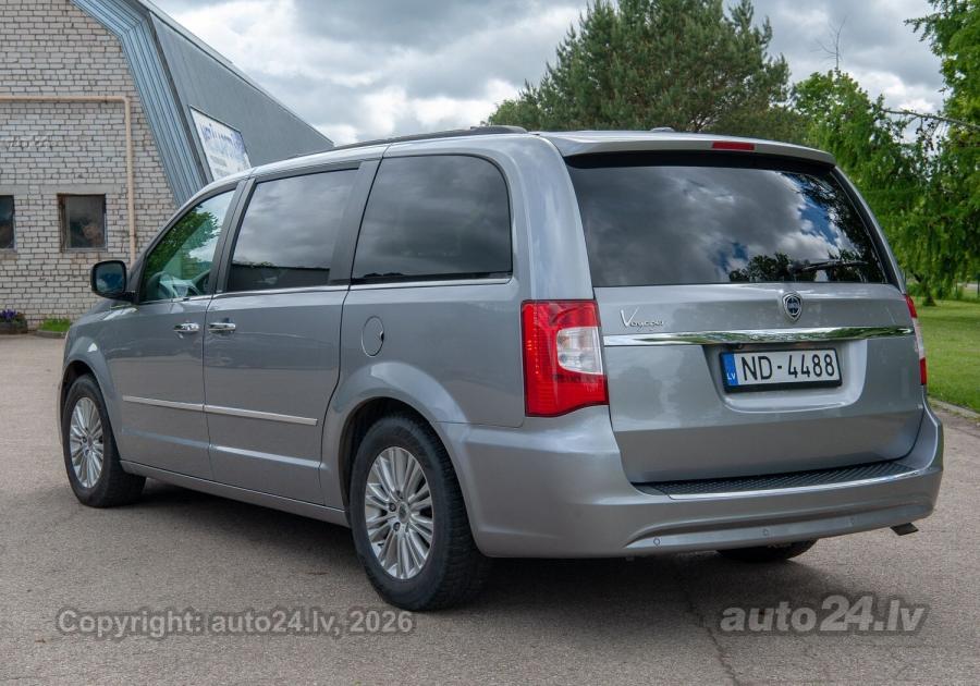 Pelēks Lancia Voyager 2013 Cēsis, ar dzinēja tilpumu 2.80 L un nobraukumu 220 tūkst. km par 10300 €, foto 5 vietnē AUTOMOTO.COM.LV