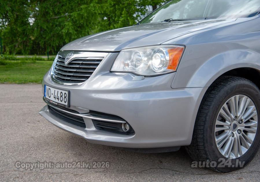 Pelēks Lancia Voyager 2013 Cēsis, ar dzinēja tilpumu 2.80 L un nobraukumu 220 tūkst. km par 10300 €, foto 10 vietnē AUTOMOTO.COM.LV