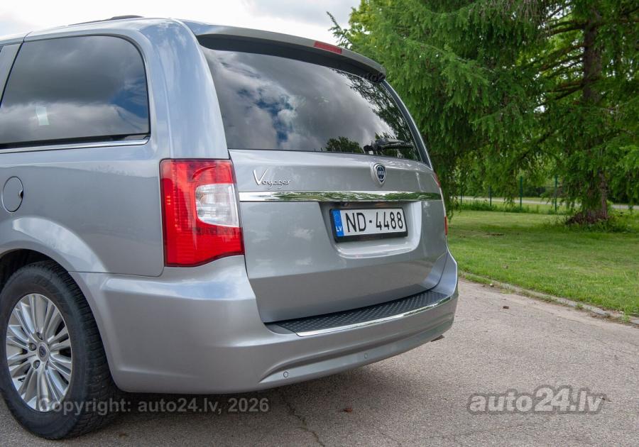 Pelēks Lancia Voyager 2013 Cēsis, ar dzinēja tilpumu 2.80 L un nobraukumu 220 tūkst. km par 10300 €, foto 11 vietnē AUTOMOTO.COM.LV