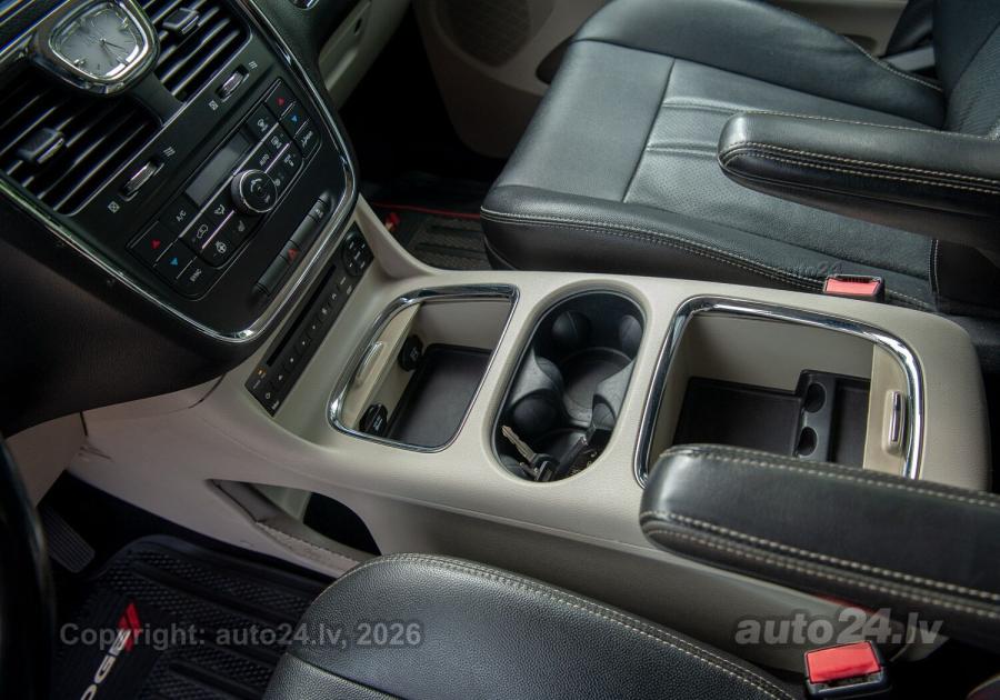 Pelēks Lancia Voyager 2013 Cēsis, ar dzinēja tilpumu 2.80 L un nobraukumu 220 tūkst. km par 10300 €, foto 13 vietnē AUTOMOTO.COM.LV