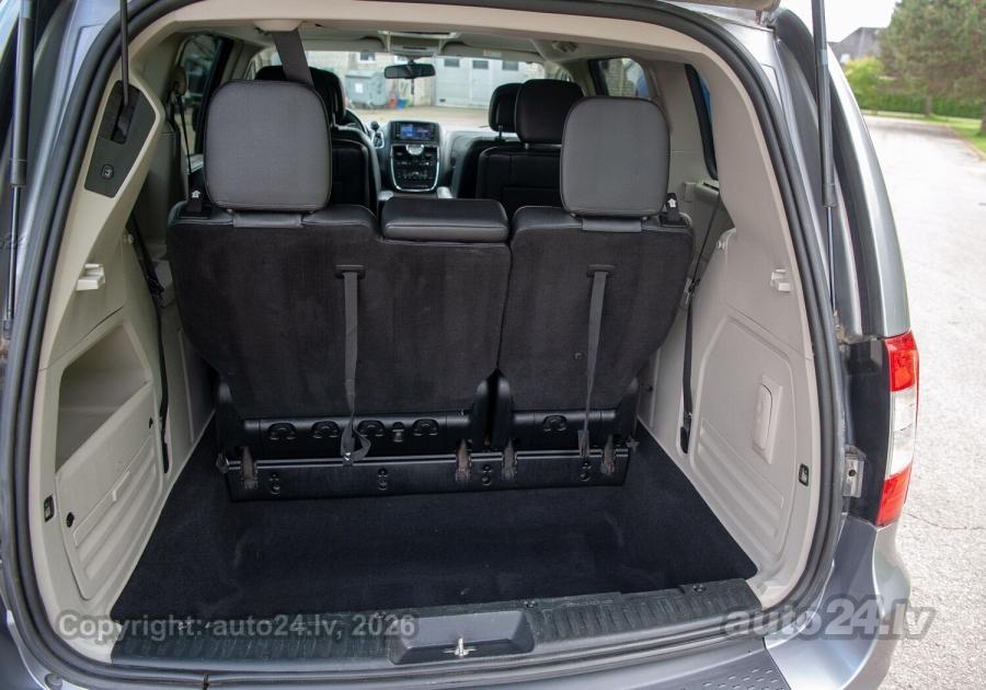 Pelēks Lancia Voyager 2013 Cēsis, ar dzinēja tilpumu 2.80 L un nobraukumu 220 tūkst. km par 10300 €, foto 15 vietnē AUTOMOTO.COM.LV