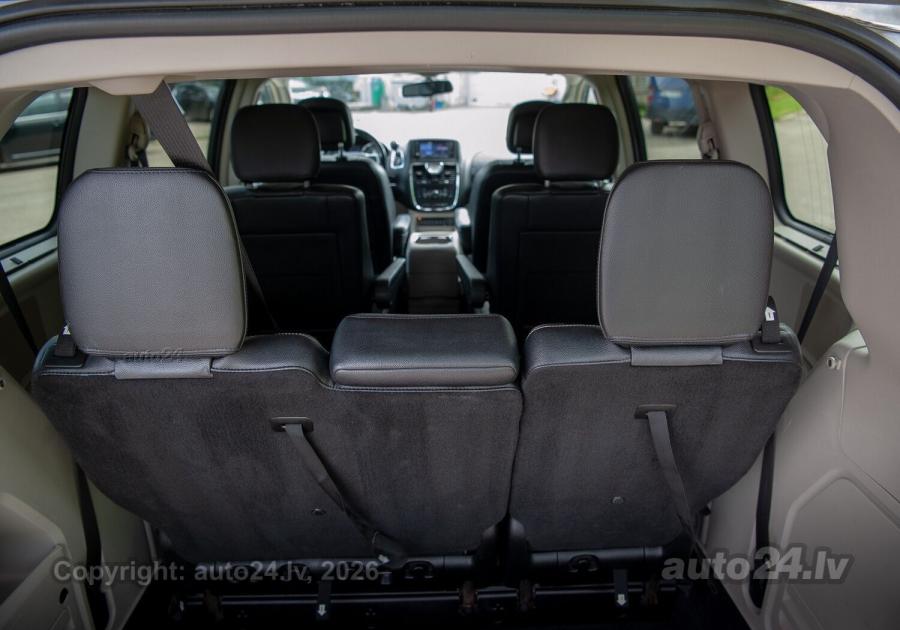 Pelēks Lancia Voyager 2013 Cēsis, ar dzinēja tilpumu 2.80 L un nobraukumu 220 tūkst. km par 10300 €, foto 16 vietnē AUTOMOTO.COM.LV
