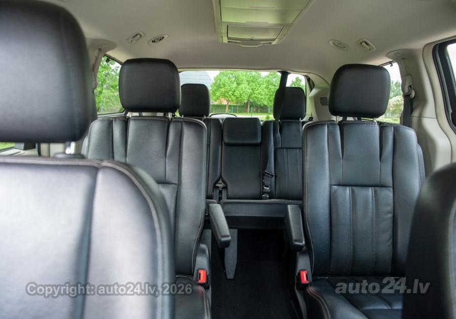 Pelēks Lancia Voyager 2013 Cēsis, ar dzinēja tilpumu 2.80 L un nobraukumu 220 tūkst. km par 10300 €, foto 19 vietnē AUTOMOTO.COM.LV
