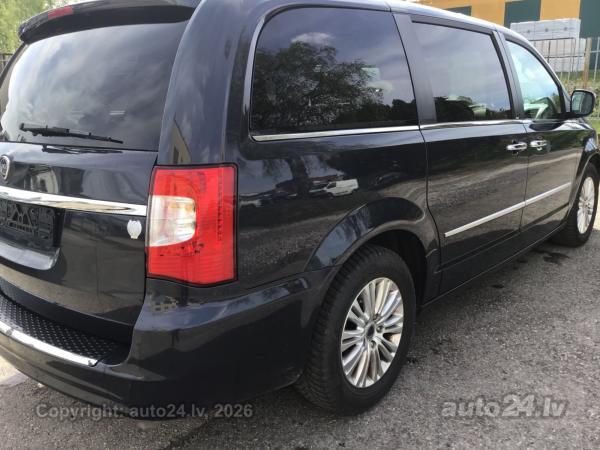 Pelēks Lancia Voyager 2014 Tartu, ar dzinēja tilpumu 2.80 L un nobraukumu 170 tūkst. km par 7990 €, foto 6 vietnē AUTOMOTO.COM.LV