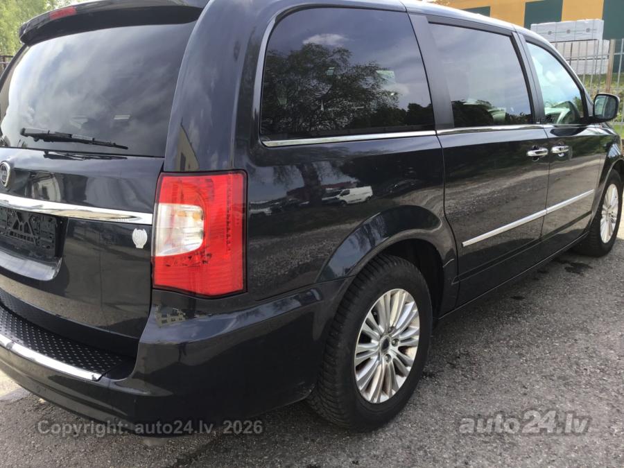 Серый Лянча Voyager 2014 в Тарту, объемом двигателя 2.80 л и пробегом 170 тыс. км за 7990 €, фото 7 на AUTOMOTO.COM.LV