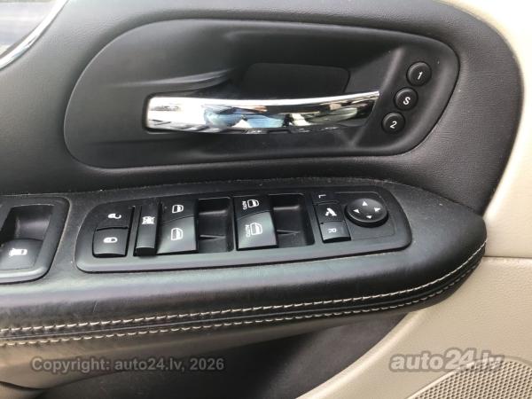 Pelēks Lancia Voyager 2014 Tartu, ar dzinēja tilpumu 2.80 L un nobraukumu 170 tūkst. km par 7990 €, foto 9 vietnē AUTOMOTO.COM.LV