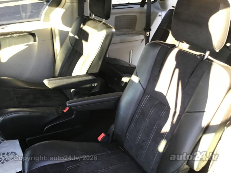 Серый Лянча Voyager 2014 в Тарту, объемом двигателя 2.80 л и пробегом 170 тыс. км за 7990 €, фото 23 на AUTOMOTO.COM.LV
