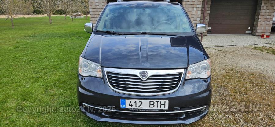 Pelēks Lancia Voyager 2014 Pērnava, ar dzinēja tilpumu 2.80 L un nobraukumu 292 tūkst. km par 7990 €, foto 5 vietnē AUTOMOTO.COM.LV