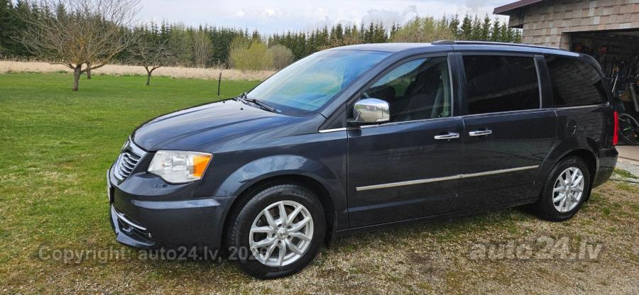 Pelēks Lancia Voyager 2014 Pērnava, ar dzinēja tilpumu 2.80 L un nobraukumu 292 tūkst. km par 7990 €, foto 6 vietnē AUTOMOTO.COM.LV
