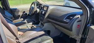 Pelēks Lancia Voyager 2014 Pērnava, ar dzinēja tilpumu 2.80 L un nobraukumu 292 tūkst. km par 7990 €, foto 7 vietnē AUTOMOTO.COM.LV