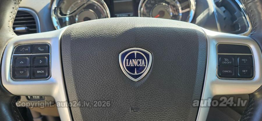 Pelēks Lancia Voyager 2014 Pērnava, ar dzinēja tilpumu 2.80 L un nobraukumu 292 tūkst. km par 7990 €, foto 8 vietnē AUTOMOTO.COM.LV