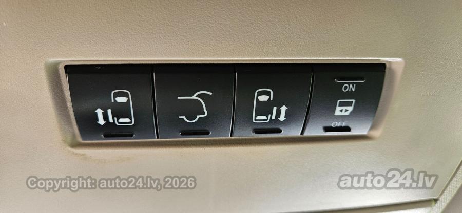 Pelēks Lancia Voyager 2014 Pērnava, ar dzinēja tilpumu 2.80 L un nobraukumu 292 tūkst. km par 7990 €, foto 10 vietnē AUTOMOTO.COM.LV