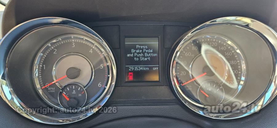 Pelēks Lancia Voyager 2014 Pērnava, ar dzinēja tilpumu 2.80 L un nobraukumu 292 tūkst. km par 7990 €, foto 13 vietnē AUTOMOTO.COM.LV