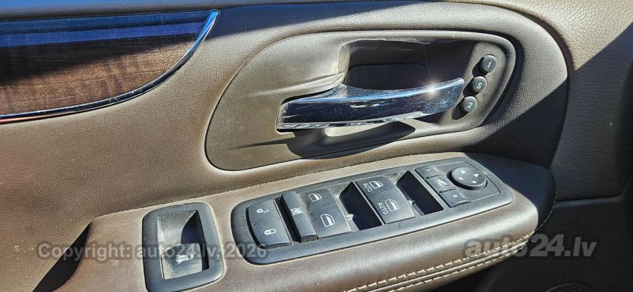 Pelēks Lancia Voyager 2014 Pērnava, ar dzinēja tilpumu 2.80 L un nobraukumu 292 tūkst. km par 7990 €, foto 15 vietnē AUTOMOTO.COM.LV